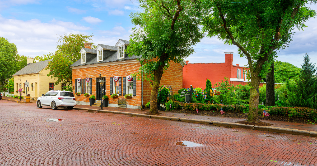 Explore a walkable stretch of shops and dining in small-town Missouri