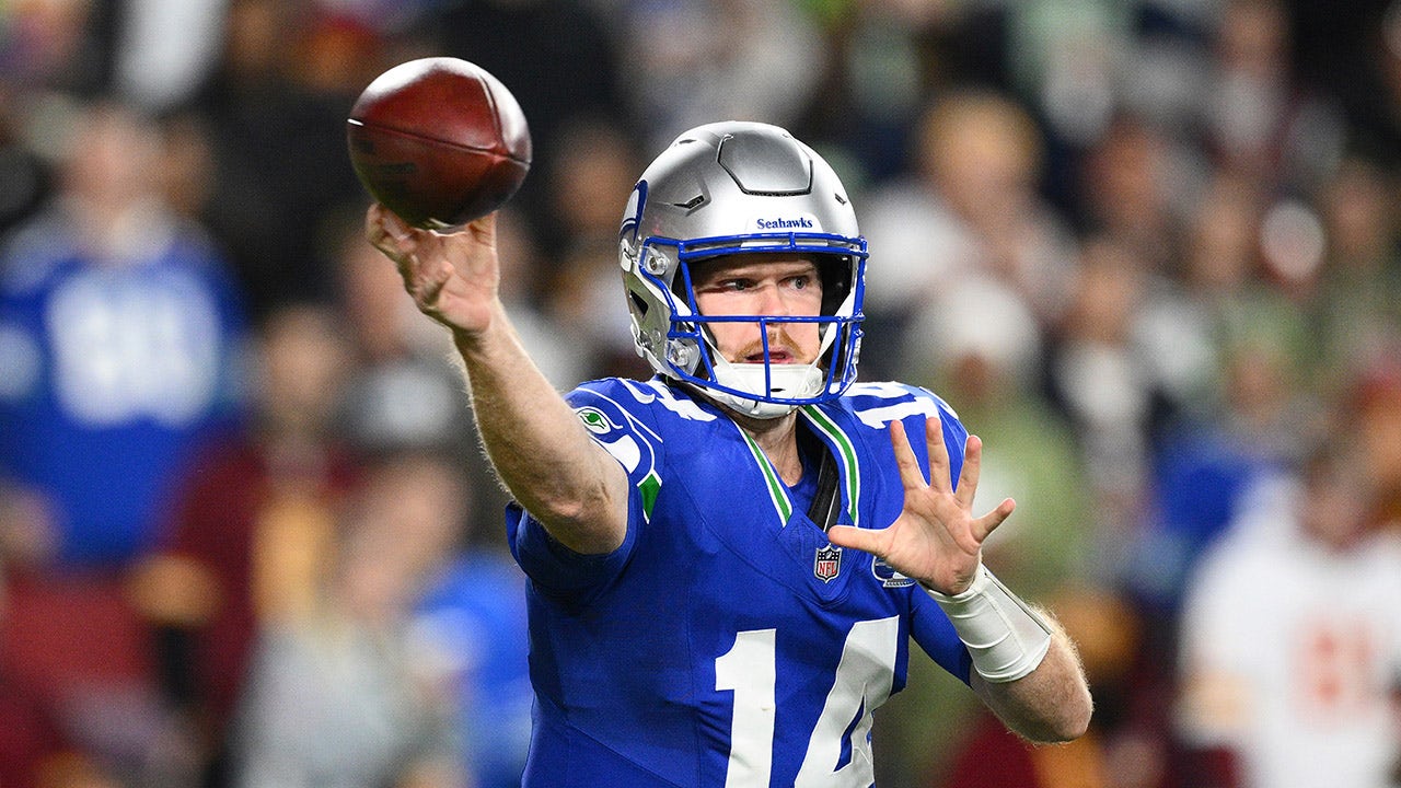 Seahawks unsure if star QB Sam Darnold will play vs 49ers after ...