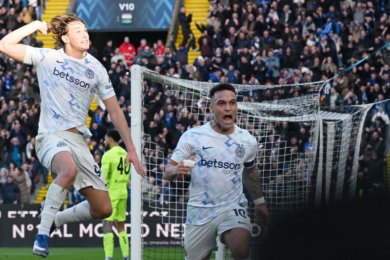 Soccer-Inter set Serie A title race pace with win at Udinese