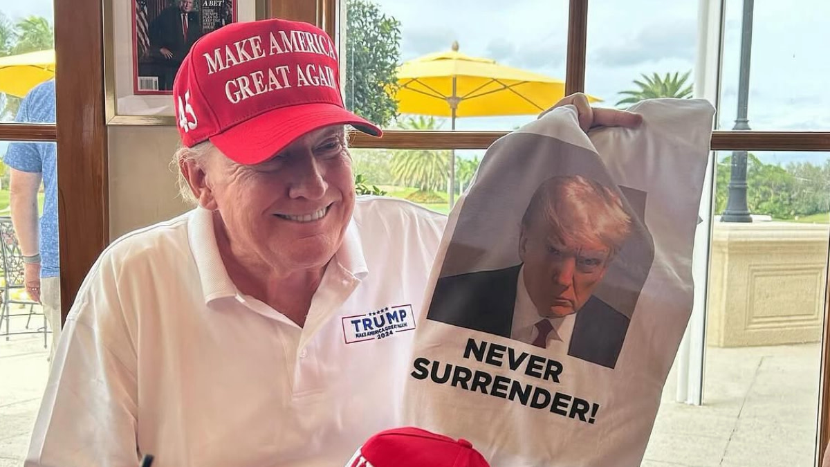 Trump visits golf club shielded from public view