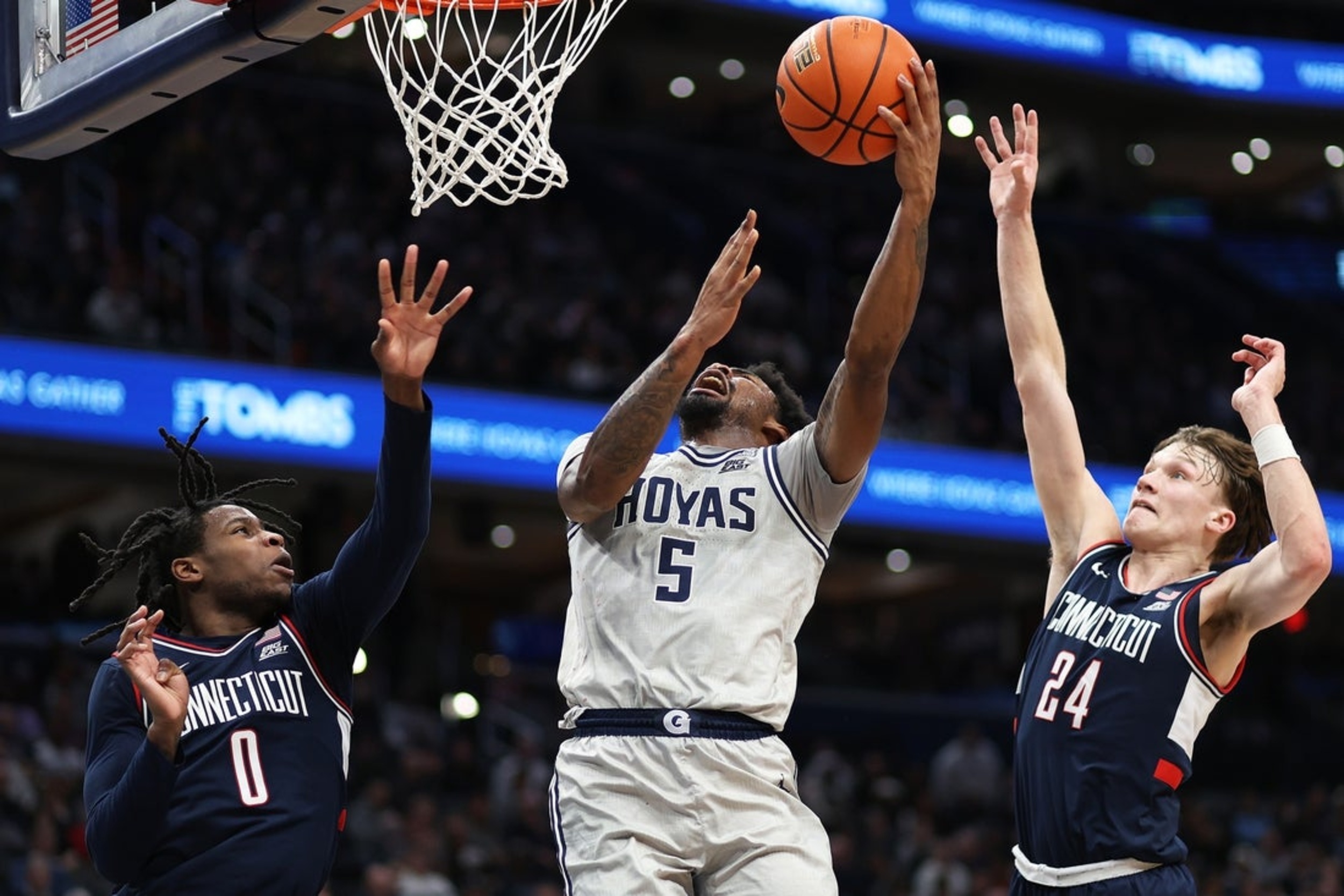 No. 3 UConn edges Georgetown to extend win streak to 14