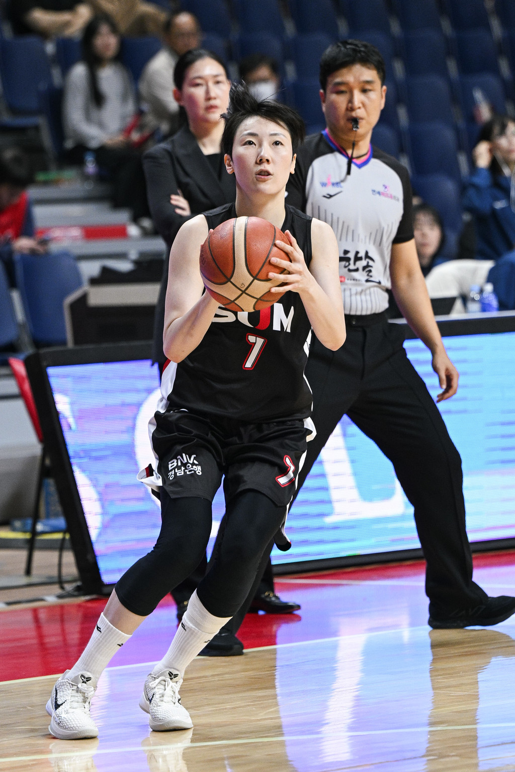 [WKBL] '박혜진·이소희 13점씩' BNK썸, 삼성생명 꺾고 4R 첫 승