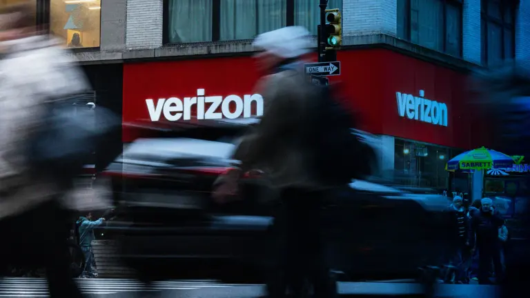 Verizon is offering a $20 credit to make up for its outage. Here’s what ...