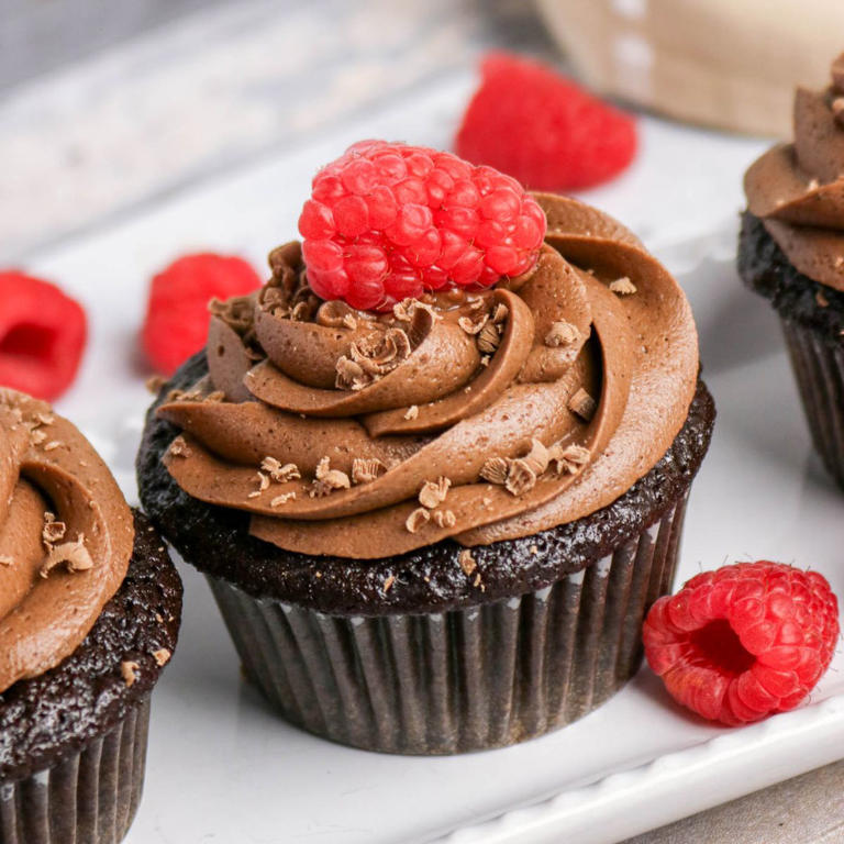 Dark chocolate raspberry cupcakes