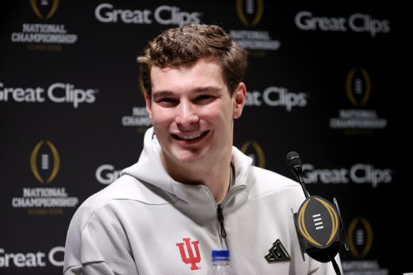 Fernando Mendoza shifts focus from homecoming to Hoosiers' run