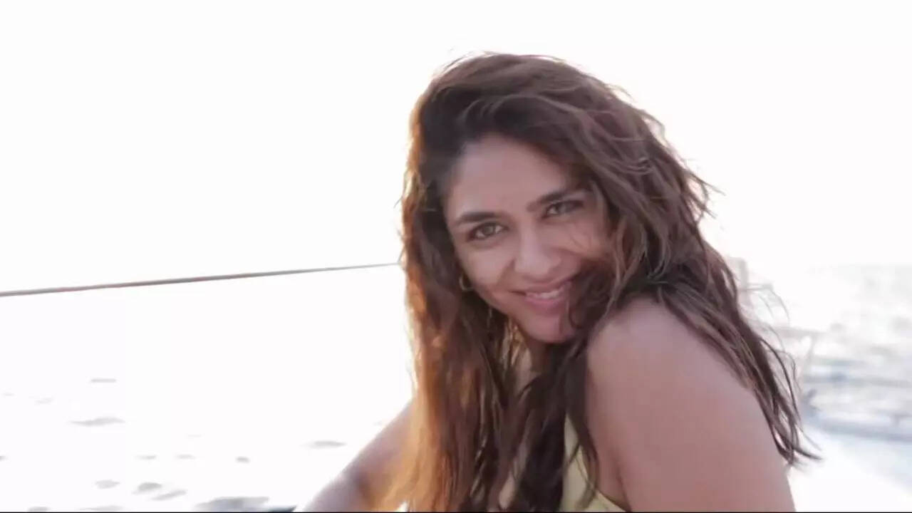 Mrunal Thakur breaks silence amid marriage speculation with Dhanush ...