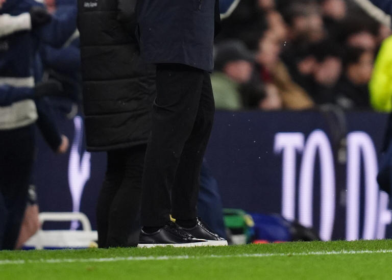 Late Callum Wilson winner piles more pressure on Tottenham boss Thomas ...