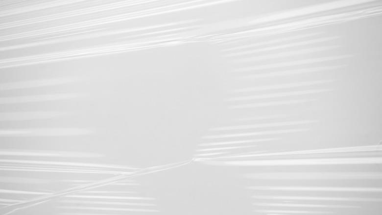 9 mistakes everyone makes with plastic wrap