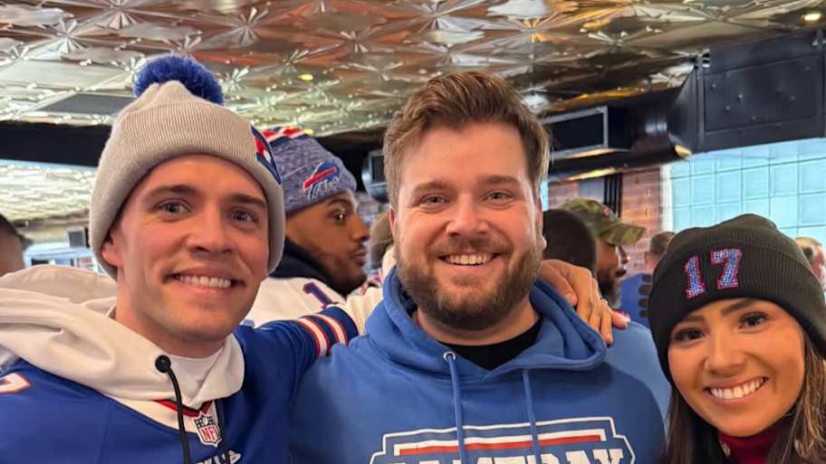 Josh Allen's mom Lavonne turns heads in Bills furry-blue fit at Broncos ...