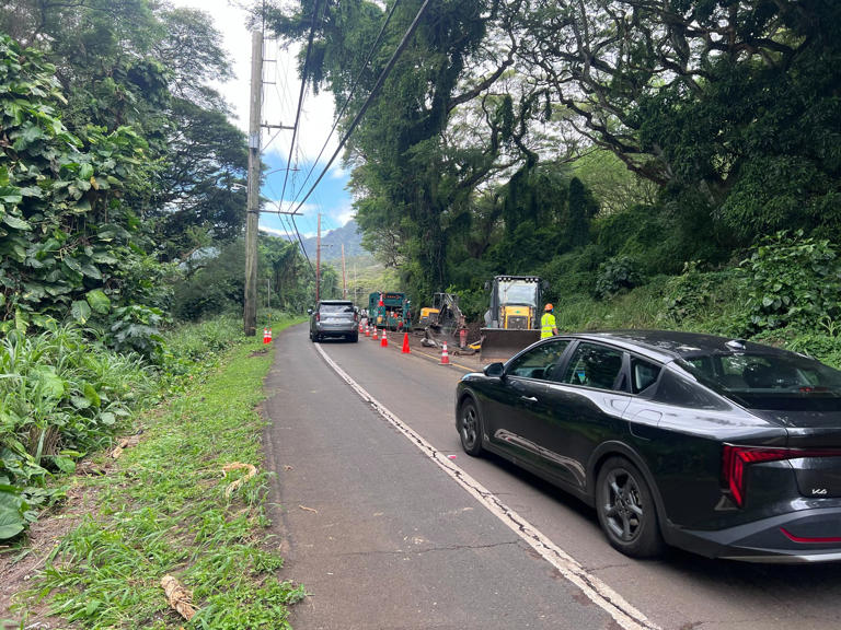 Kamehameha Hwy. contraflowed at Kualoa due to water main break