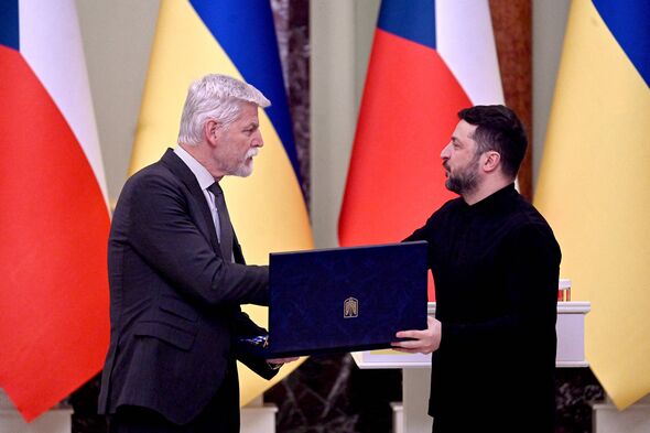 Ukrainian delegation arrives in US for peace talks as Russia wipes out ...