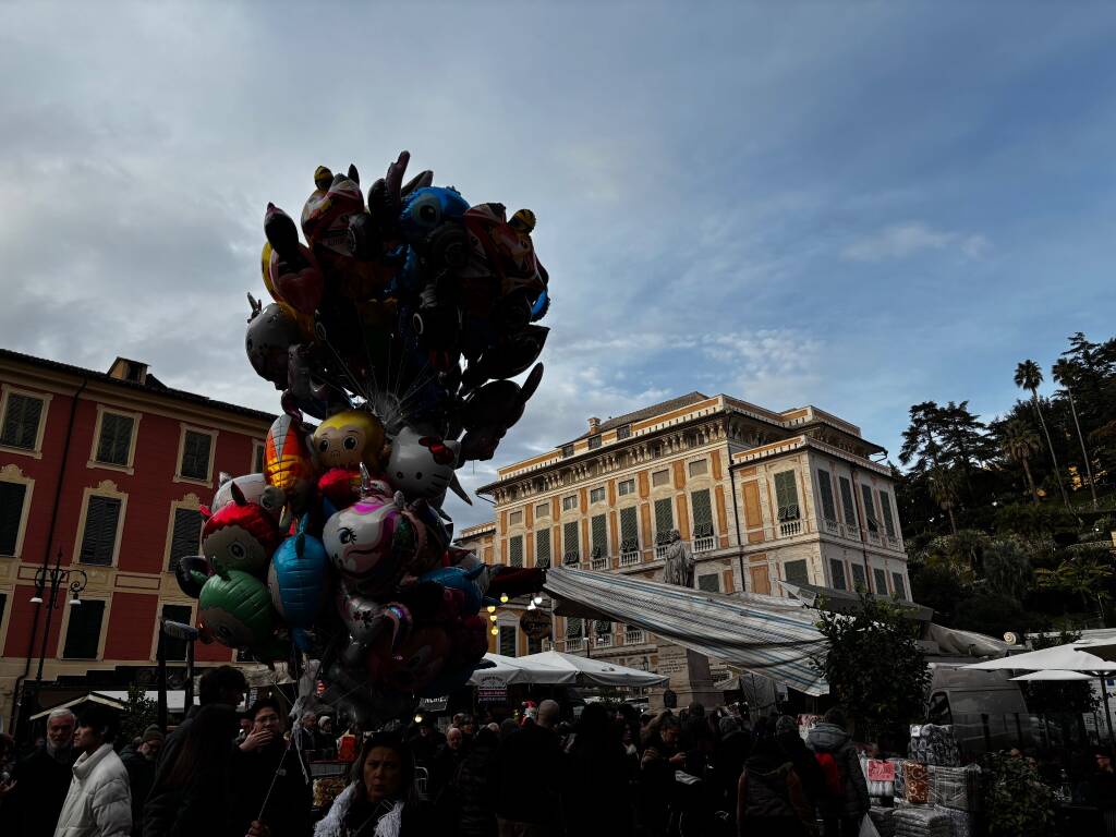 Chiavari: migliaia di persone per la fiera, le novità impreziosiscono ...