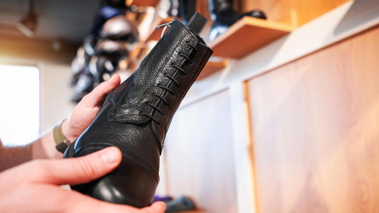 116-year-old shoe store, Raupp's, shuts doors in widening retail crisis