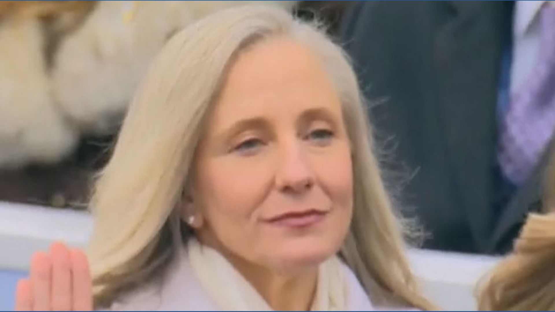 Abigail Spanberger takes the oath of office