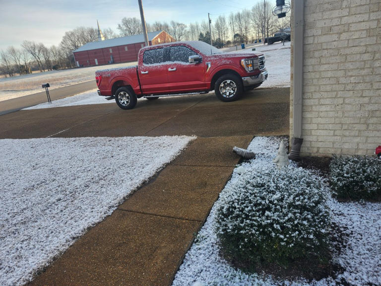 Dusting of snow seen Saturday morning in Mid-South