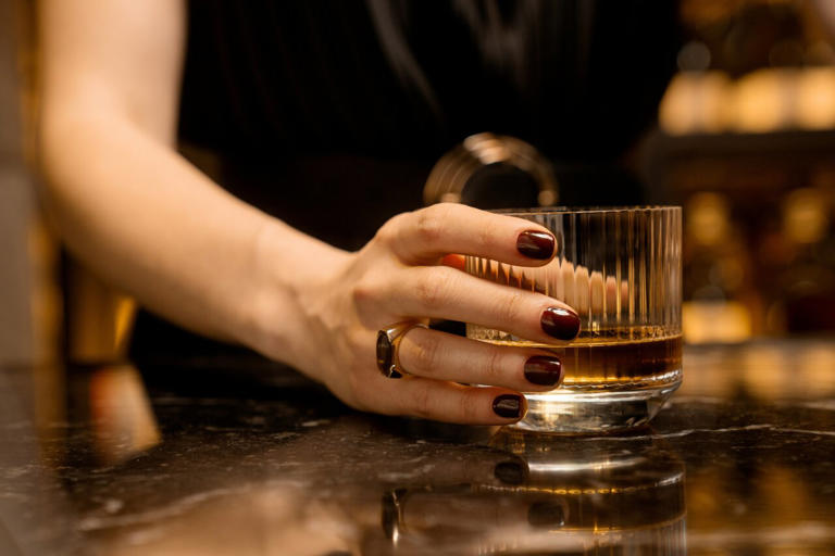 Alpha-2 receptor drugs reduce heavy alcohol drinking, study finds