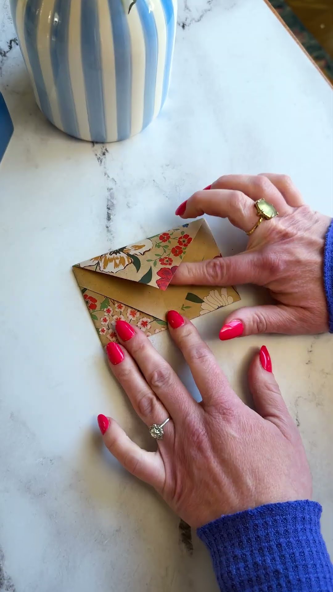 Unique but easy envelope for gifting! 💌 #gifting #papercraft #money