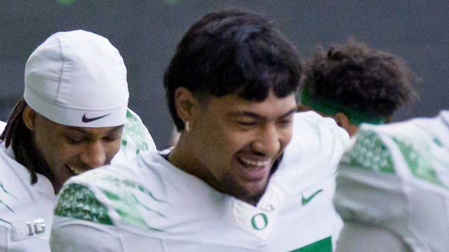 What tight end Roger Saleapaga's transfer means for Oregon