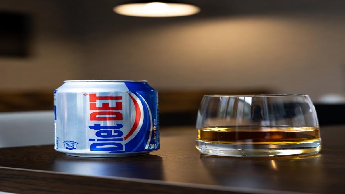 Diet soda vs. alcohol: Doctors reveal which one is the healthier choice