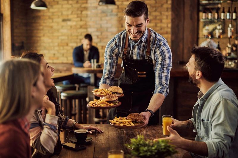 16 everyday restaurant mistakes that cost you money