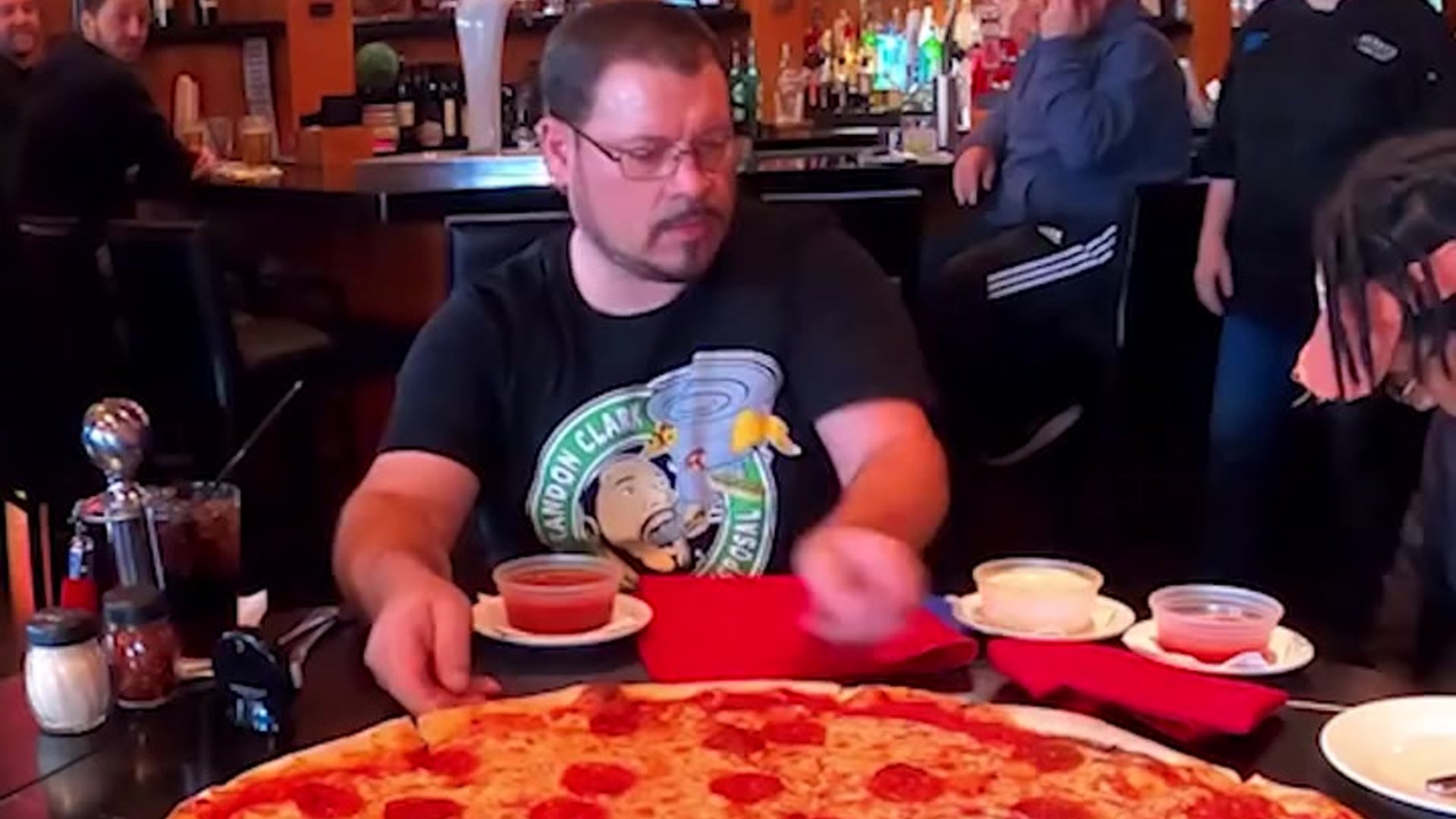 Huge 32" pizza challenge