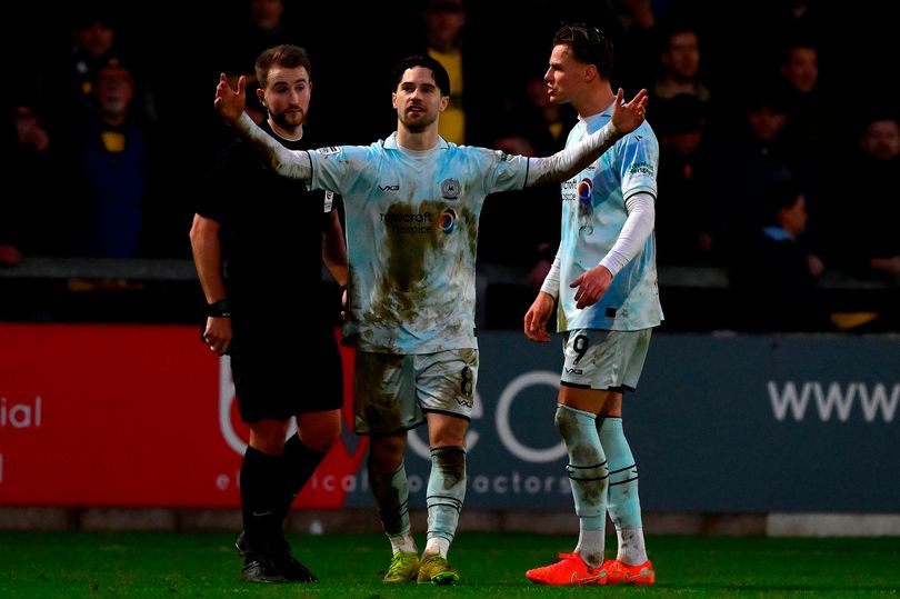 Torquay United 1 Maidstone United 1 - Nine-man Gulls draw with ten-man ...