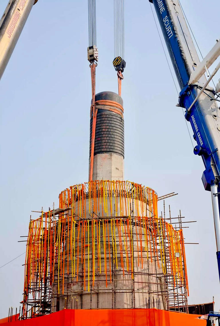 33-feet Shiva lingam installed at upcoming Ramayan temple
