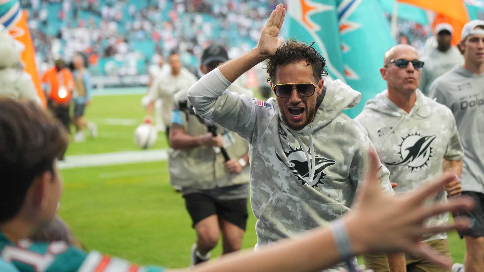 Raiders set to discuss head coaching job with Mike McDaniel