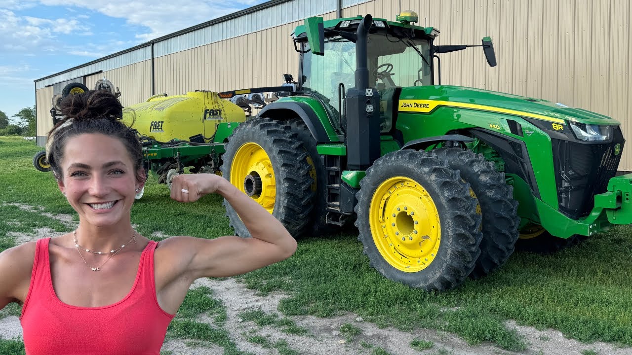 Fertilizing corn plants 🌽