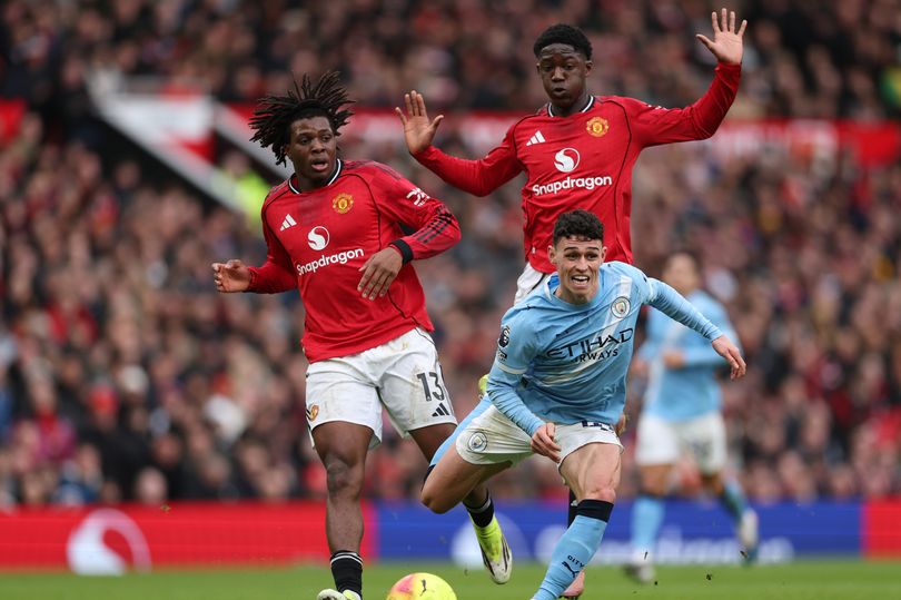 Phil Foden suffers suspected broken hand during Manchester derby ...