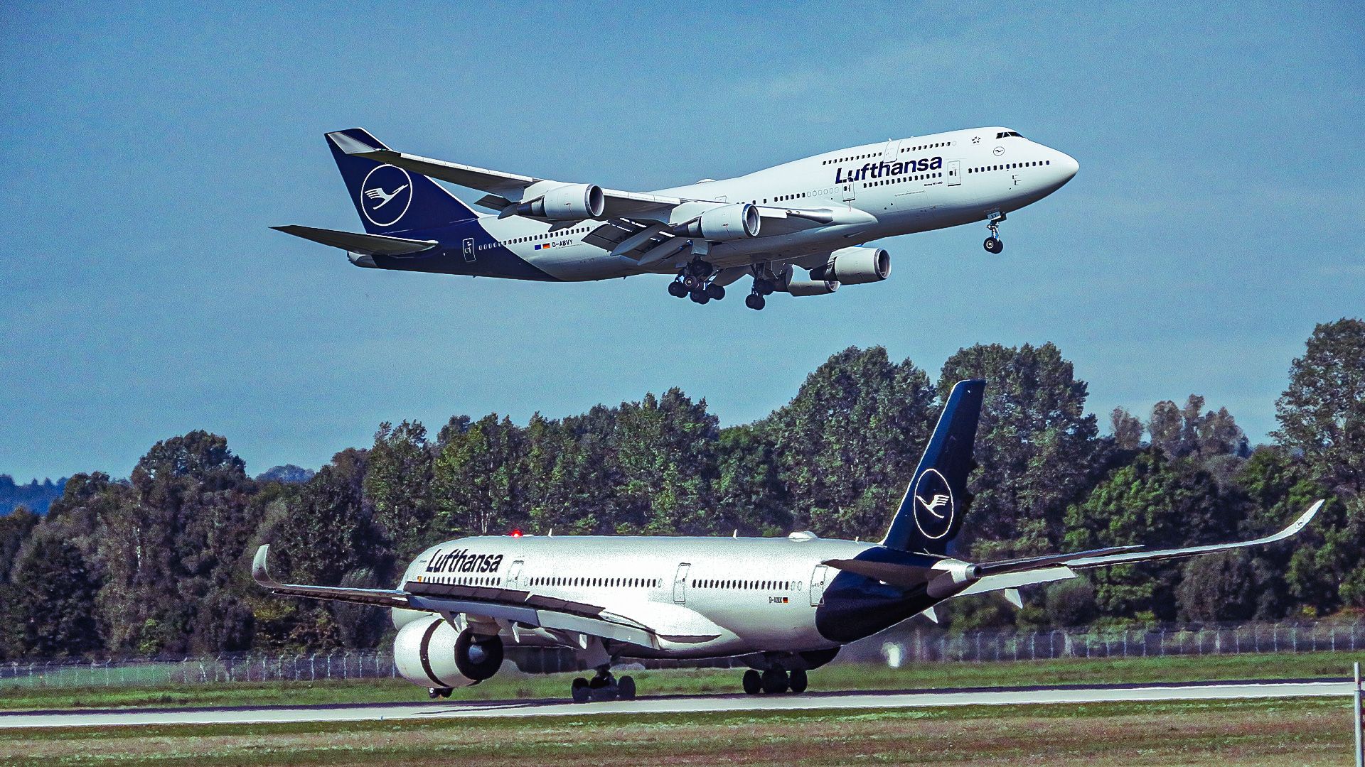 Here’s how much bigger the Boeing 747-400 is compared to the Airbus A350