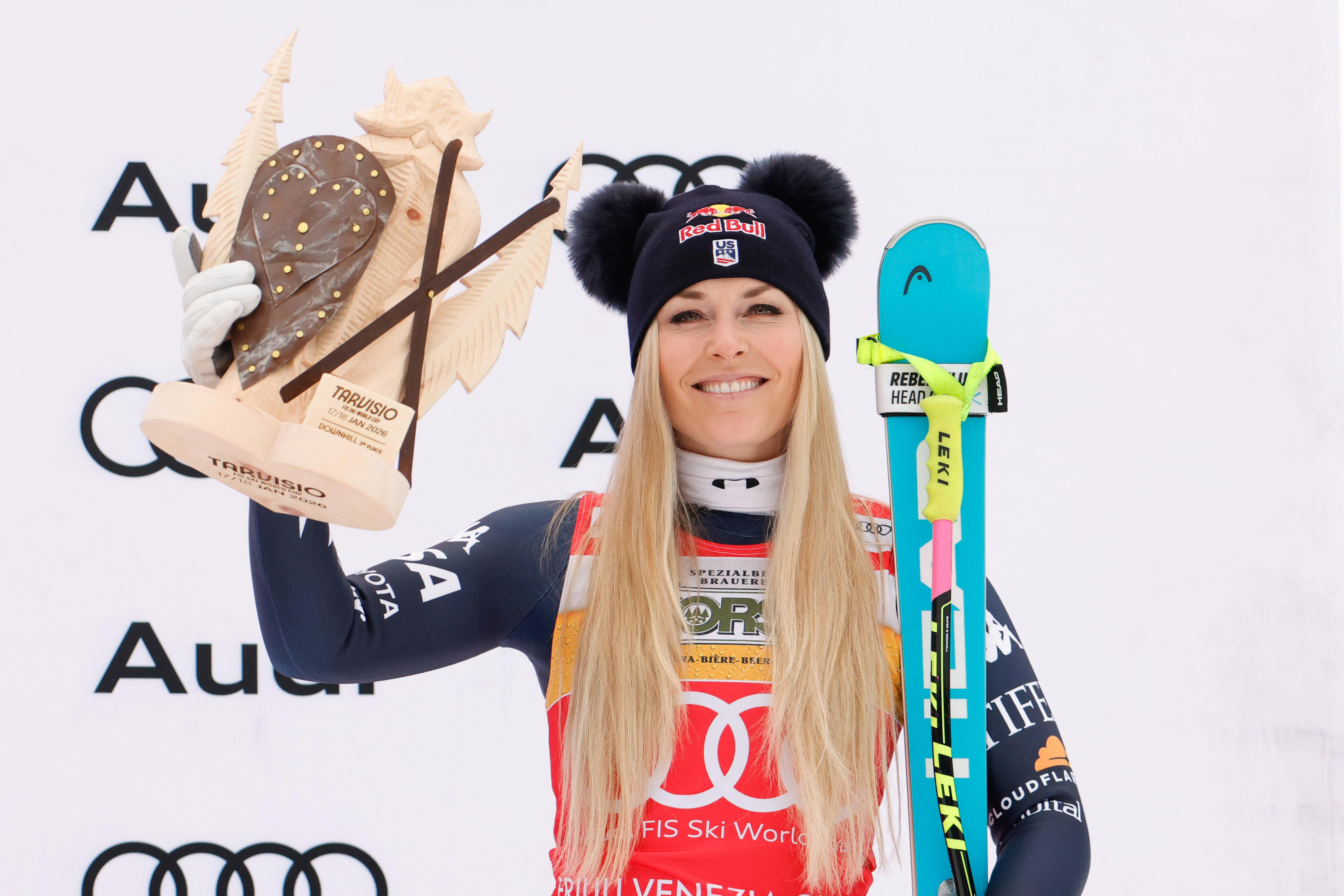 Lindsey Vonn makes the World Cup podium again with third-place finish