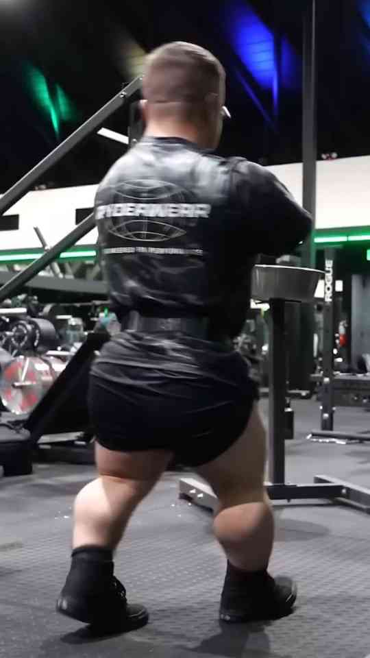 Dwarf Squats 585