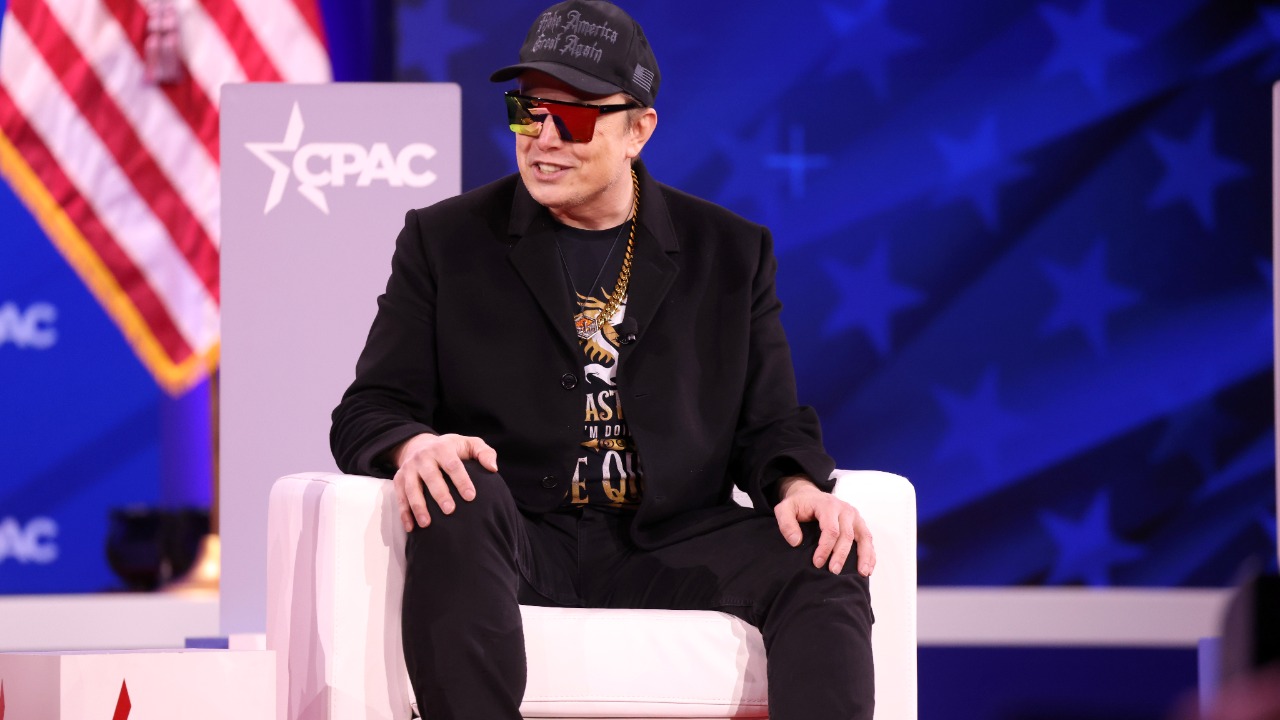 Why Elon Musk is now openly going to war with NASA’s top brass