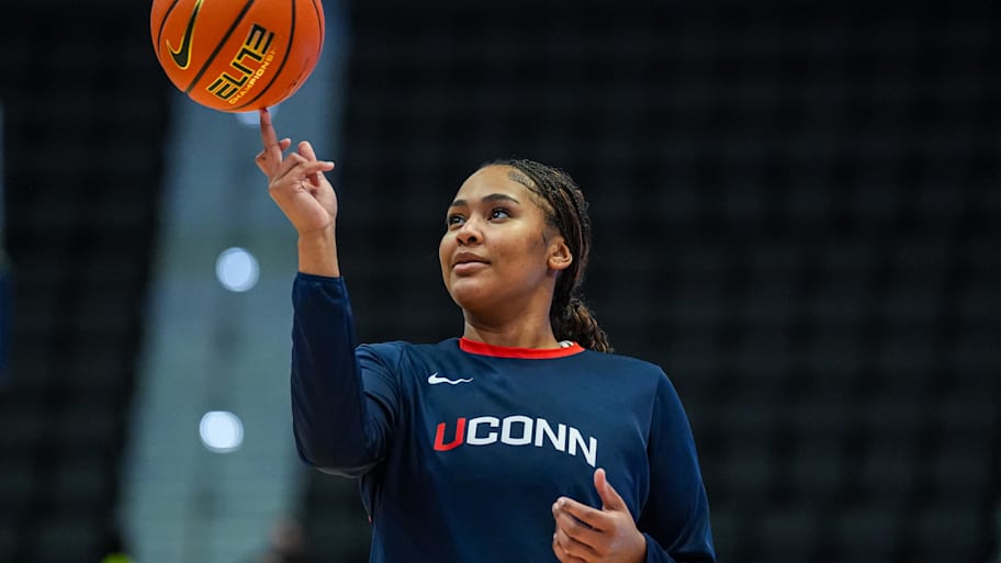 UConn’s 2026 recruit excited for big future with Sarah Strong
