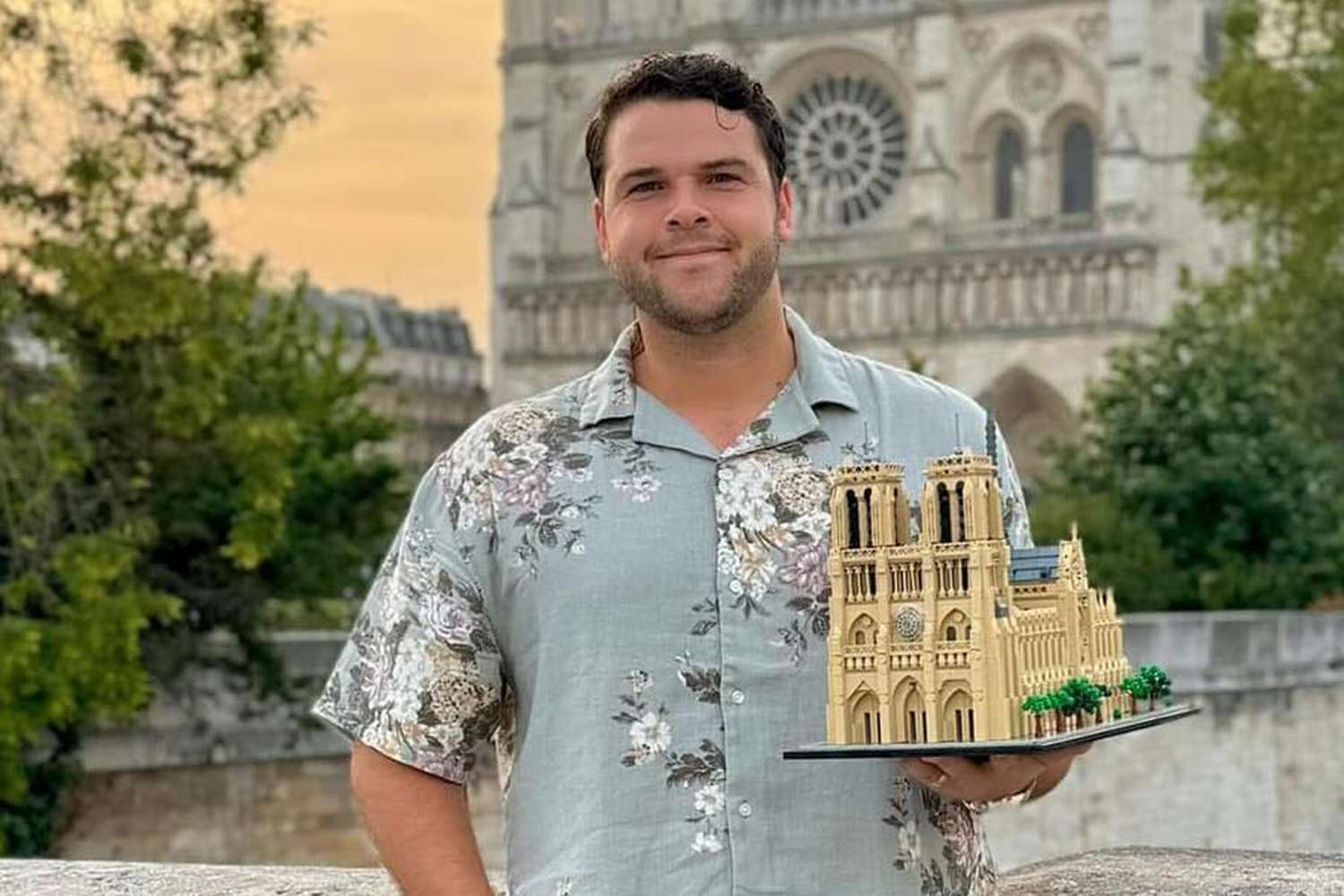 Man spends up to 18 hours in front of famous monuments building Lego ...