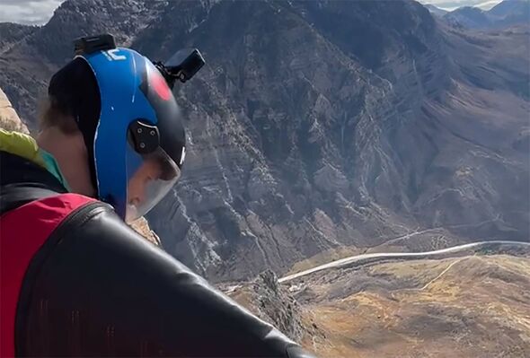 Famous wingsuit pilot dies jumping 1,000ft from Cape Town's Table ...