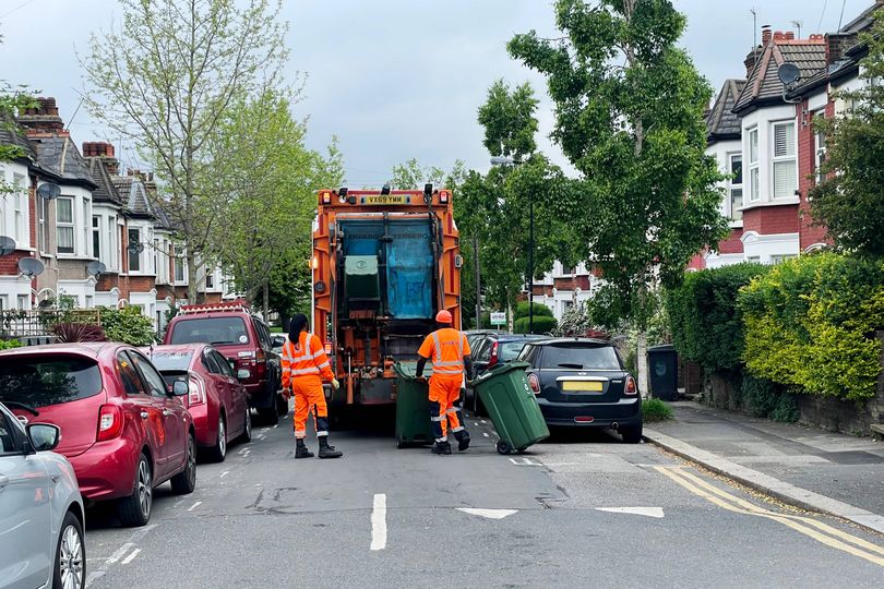 I'm an ex-binman - there's 1 big difference when collecting rich and ...