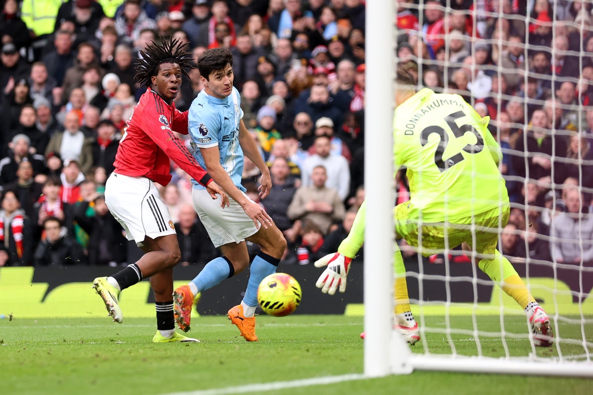 Amad Diallo’s goal is ruled out for offside as hosts pile on pressure