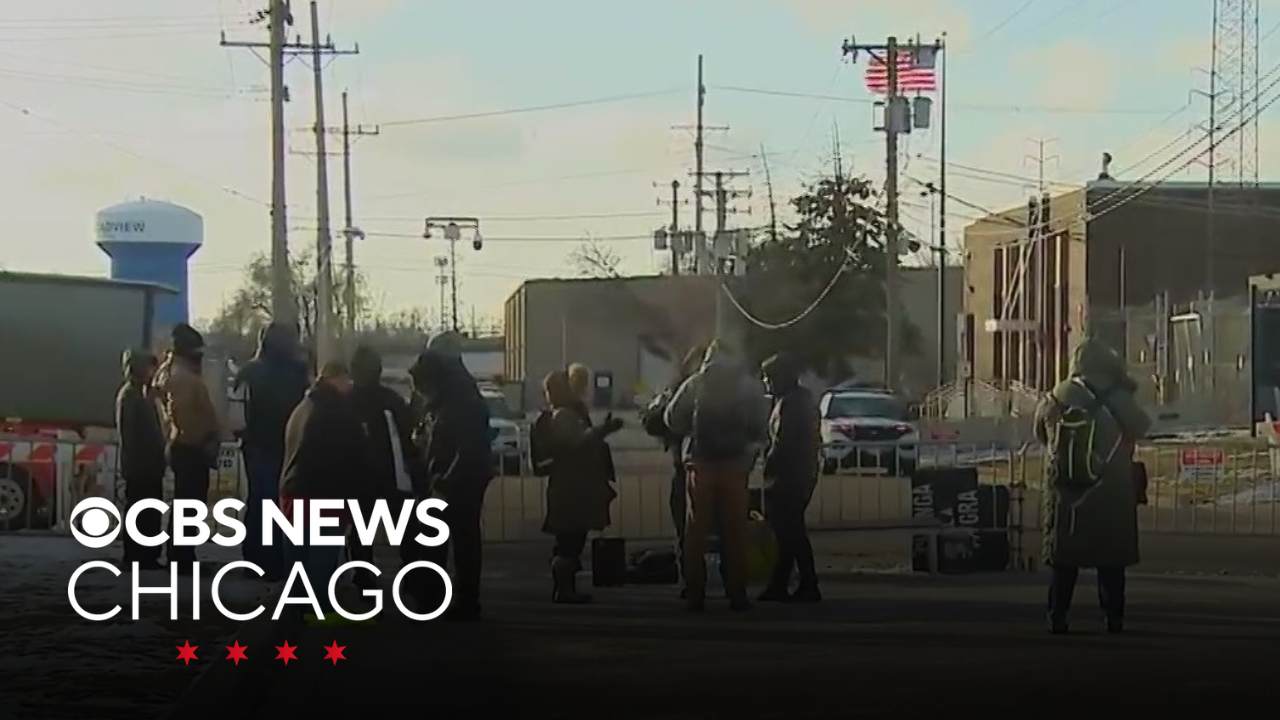 Protesters gathering outside the Broadview ICE facility for 'No Kings ...