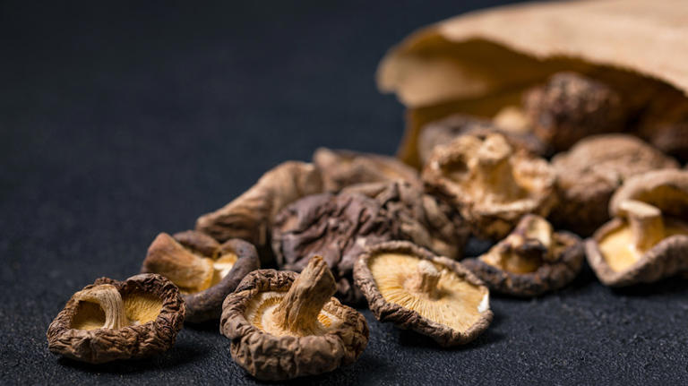 What to look for on your shiitake mushrooms to know they're the best option