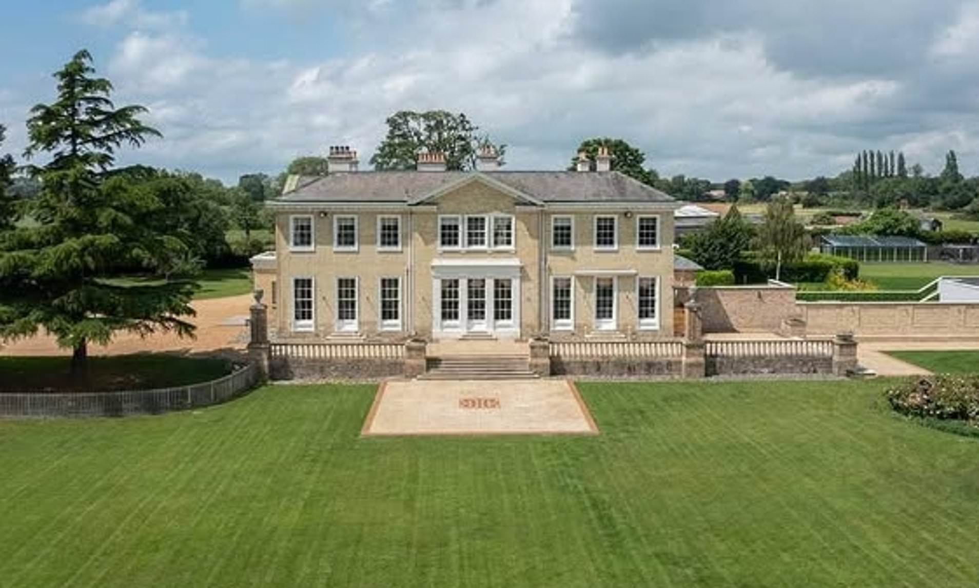 Tycoon sues a parish for £1.6M for stopping him turning his mansion ...