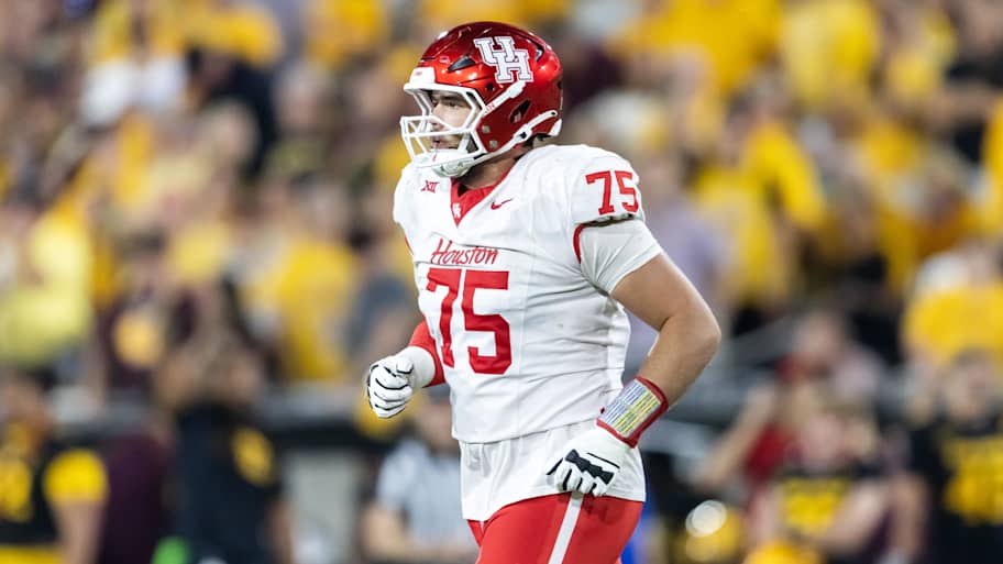 Standout Houston Cougars offensive lineman declares for NFL draft
