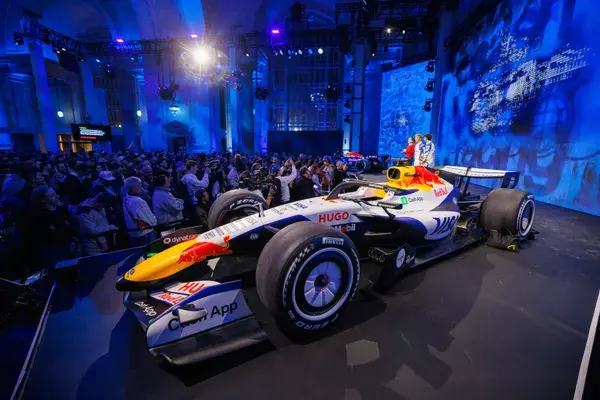 เรด บูล เรซซิ่ง เปิดตัว RB22 ดัน เวอร์สแต๊พเพ่น-ฮัดจาร์ ล่าแชมป์ F1 2026