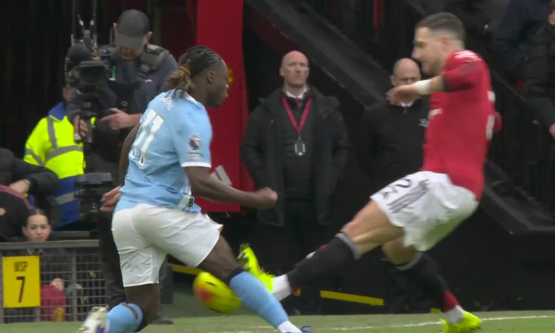 'Red card, all day': Man United star lucky to escape sending off ...