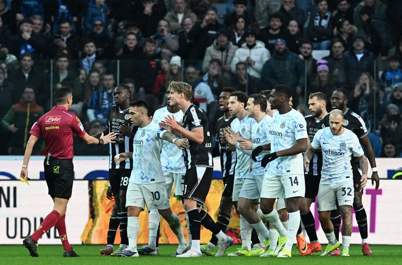 Soccer-Inter set Serie A title race pace with win at Udinese