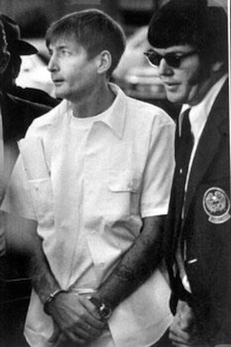 Deseret News archives: Gary Gilmore firing squad death in 1977 was ...