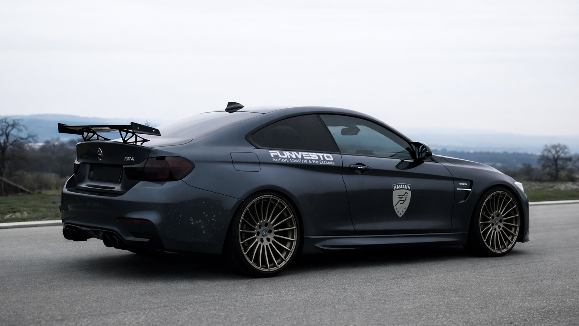 BMW M4 with loud acceleration and fast launch