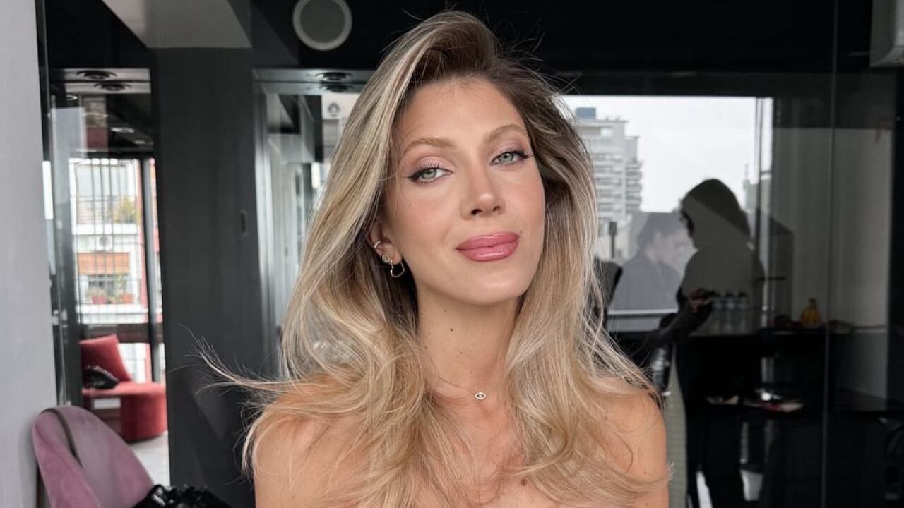 Cande Ruggeri marcó tendencia con un look de playa color blanco y dió cátedra de estilo con el ...