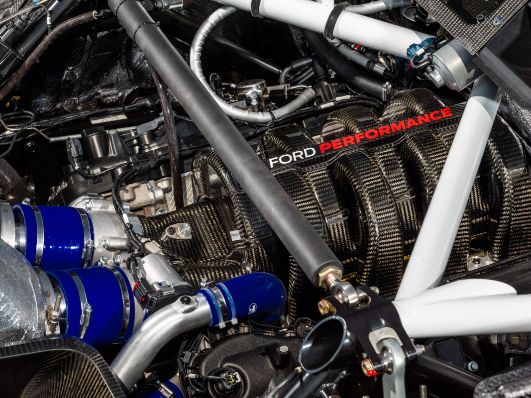 Ford's betting hard on its 30-year-old V8 to beat Ferrari again